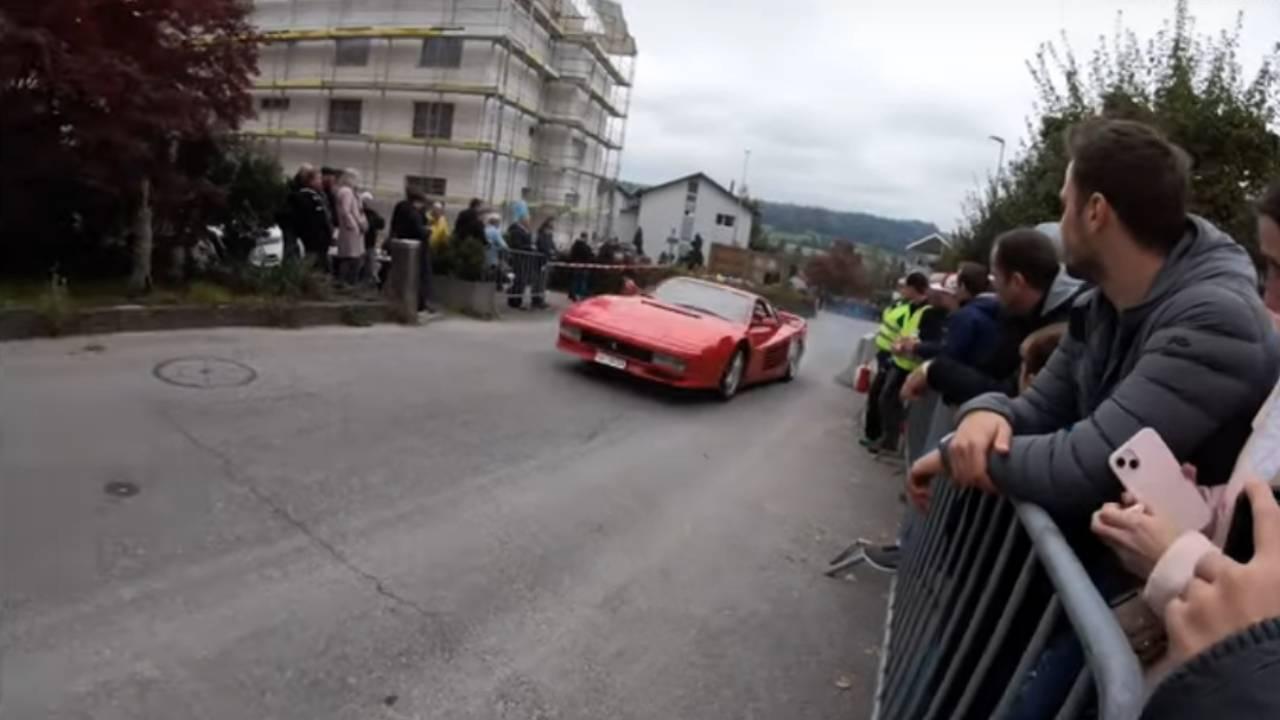 Ferrari Testarossa врезался в стену и порадовал зрителей: Видео - Quto.ru