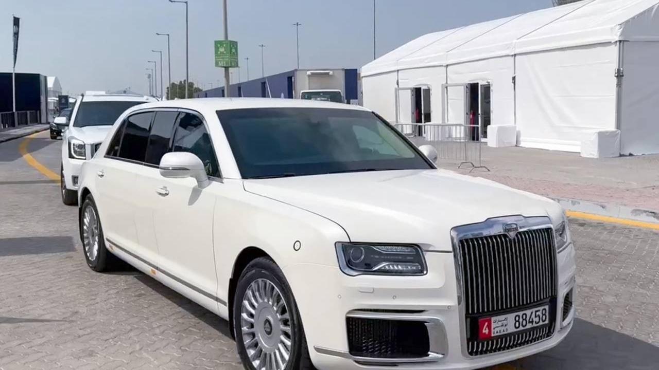 Кортеж вице-премьера Мантурова в ОАЭ возглавил белый Aurus: Новости - Quto.ru