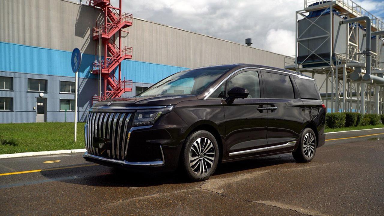 В России наладили выпуск нового минивэна – это Sollers SP7: Новости - Quto.ru